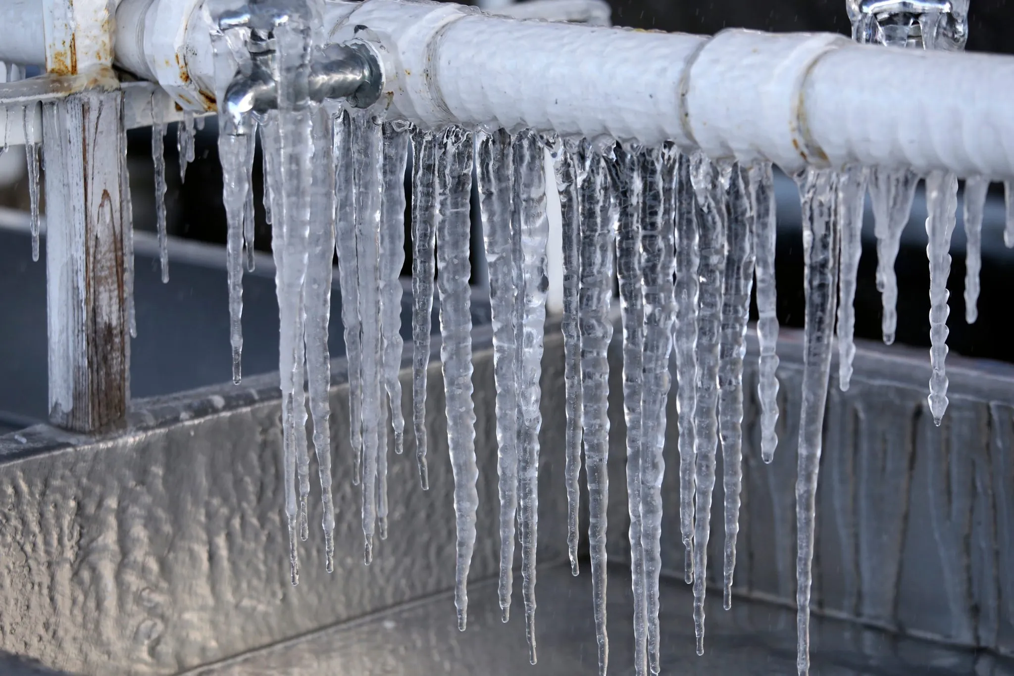 Best Way to Keep Pipes from Freezing: Winter Plumbing Tips